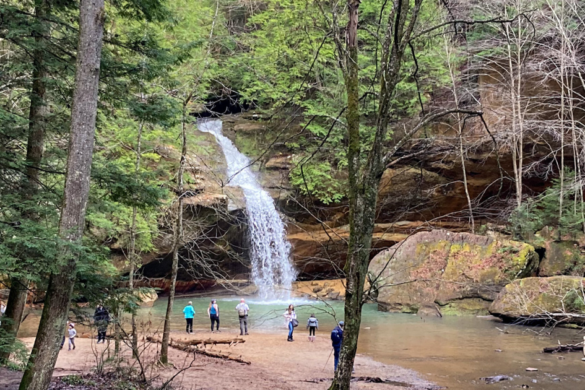 Hiking Oak Openings Metropark Evergreen Lake trail with kids